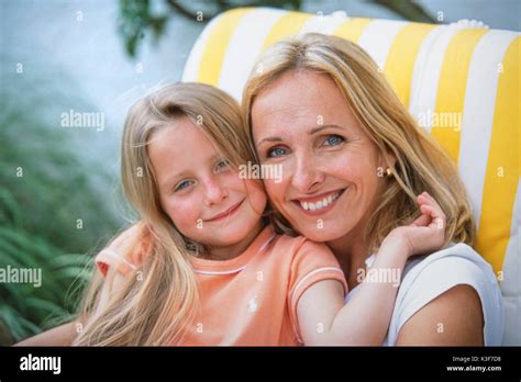 La Jeune Maman Banque De Photographies Et Dimages à Haute Résolution