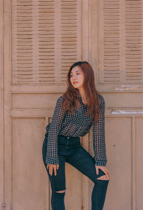 무료 이미지 화이트 의류 푸른 아름다움 청바지 유행 어깨 타이츠 신발류 사진 촬영 말뿐인 갈색 머리 긴