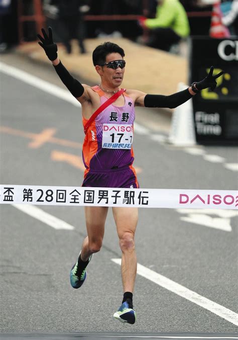 『日本一速い監督』長野の37歳・上野裕一郎の激走に騒然 東国原英夫も思わず「凄っ！」【男子駅伝】：中日スポーツ・東京中日スポーツ