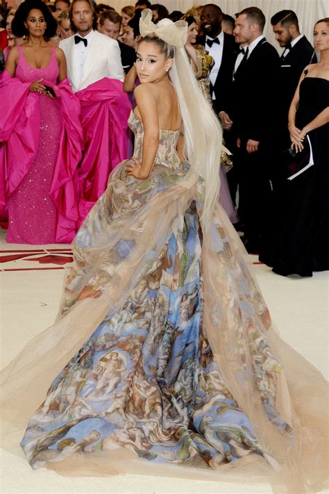 Ariana Grande En Vera Wang
