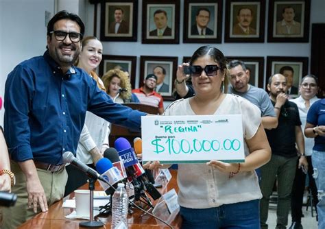 Entrega Alcalde Microcréditos A ‘mujeres Emprendedoras Por El Bienestar