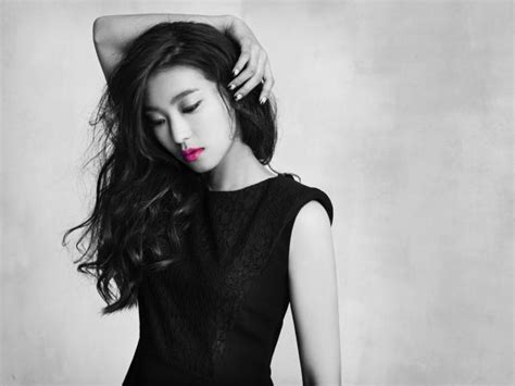 배경 화면 얼굴 화이트 검은 여자들 단색화 모델 초상화 긴 머리 아시아 사람 사진술 유행 니트 모자