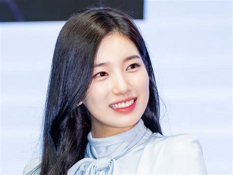 “国民の初恋”の姿はなく…女優ペ・スジ、スモーキーメイクで見せた挑発的な目つきに「ドキッ」【photo】 ライブドアニュース