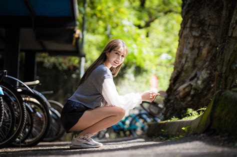 4k Asian Bokeh Pose Sitting Dress Glance Hd Wallpaper Rare Gallery