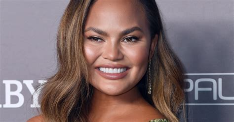 Chrissy Teigens Teenage Cheerleading Photo Is Absolutely Priceless