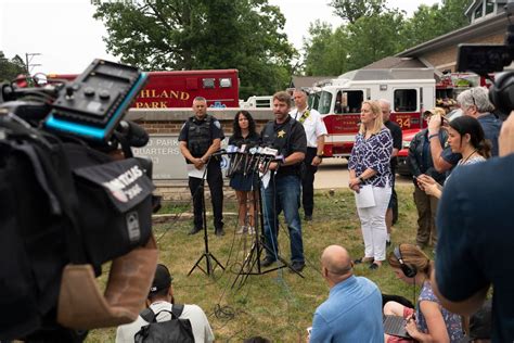 In Pictures 4th Of July Shooting In Highland Park Illinois Cnn