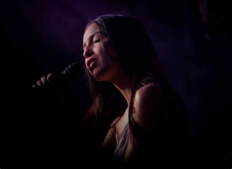 Olivia Rodrigo Covered Noah Kahans Stick Season In The Radio 1 Live