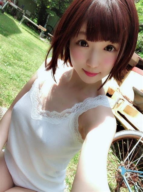 Av女優の佐倉絆さんの谷間がキレイなセクシー下着 美女の集い