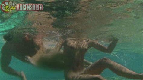 Nackte Phoebe Cates In Paradise