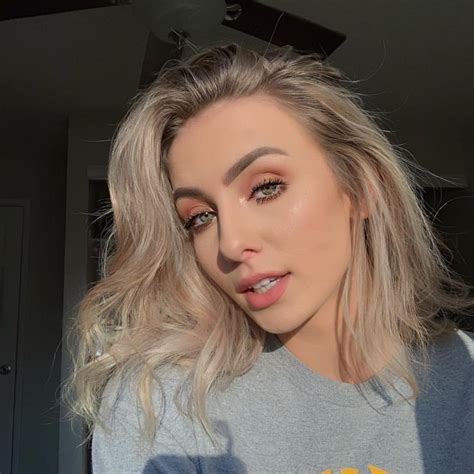 Picture Of Danielle Renaee