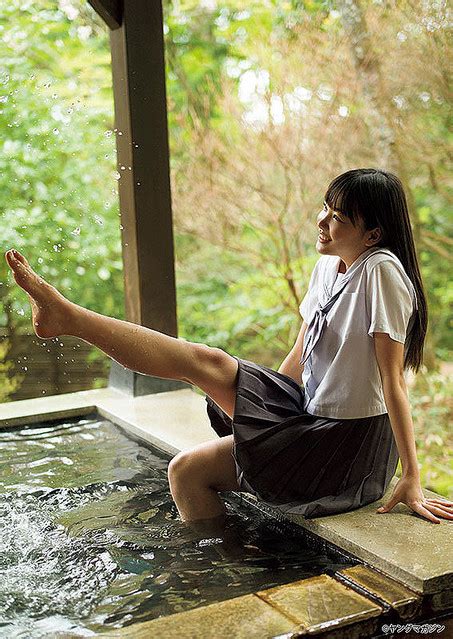 吉澤遥奈、浴衣脱ぎかけ＆最後の制服…「卒業旅行」テーマに青春グラビア ライブドアニュース