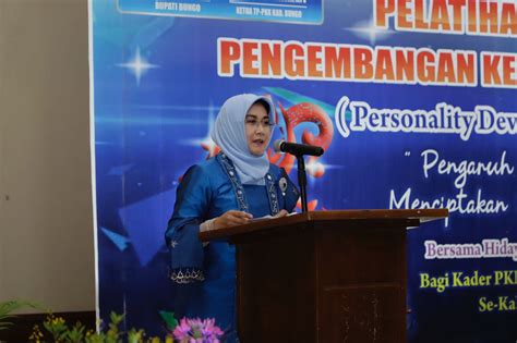 Bupati Bungo H Mashuri Sp Me Menghadiri Acara Puncak Hari Ibu Ke 94