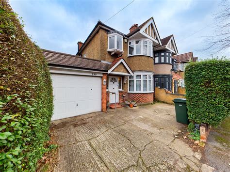 3 Bed End Terrace House To Rent In Victoria Road Ruislip Ha4 £2 000