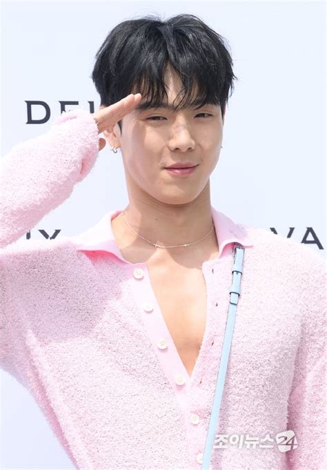 [포토]몬스타엑스 셔누 소집해제 후 첫 공식석상 네이트 연예