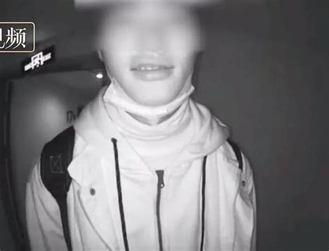 “밤마다 이상한 남자가 저희 집 초인종을 누르고 인터폰에 섬뜩한 표정을 짓고 갑니다” 인사이트