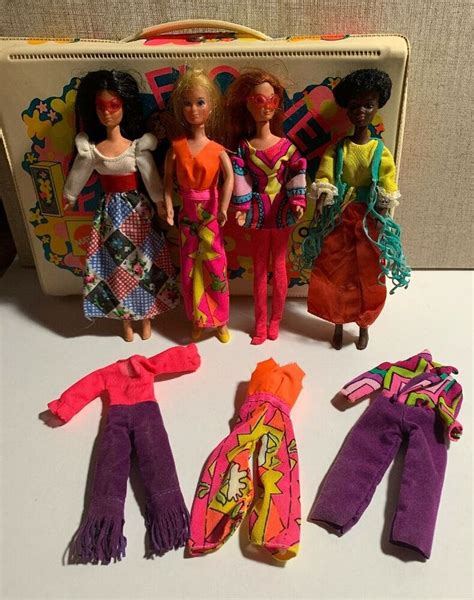 Mattel 1970 Rock Flowers 4 Dolls 3 X Tra Outfits Shoes And Case