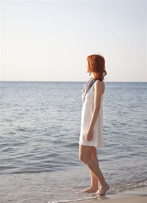 53 844 Photos De Fille Rousse Sur La Plage Photos De Stock Gratuites