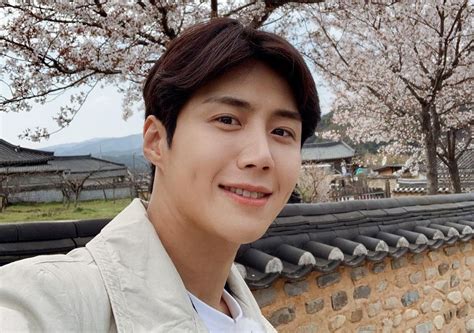 Kim Seon Ho Ig Biodata Lengkap Profil Umur Aktor Ganteng Pemeran Hong