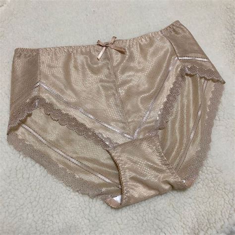 Sakura整理品 シックな熟女風パンティ ベージュ 訳あり 光沢 さらさら 透け感あり お姉さん 人妻 ママ フェチ 彡wacoal