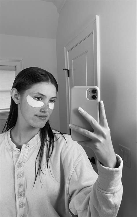 🧖‍♀️🧖‍♀️ Mirror Selfie Selfie Scenes