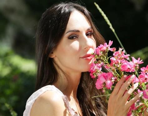 Lilu Moon Biography Wiki Age Height Career Photos And More