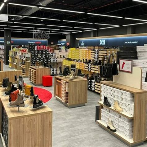 Image result for Besson Chaussures Logo