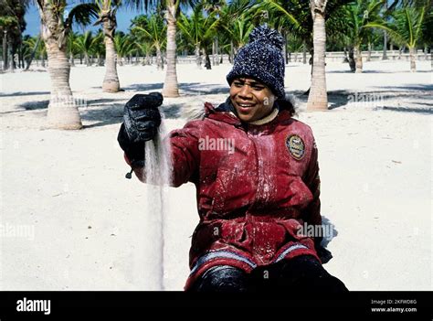 CUBA GOODING JR., SNOW DOGS, 2002 Stock Photo - Alamy