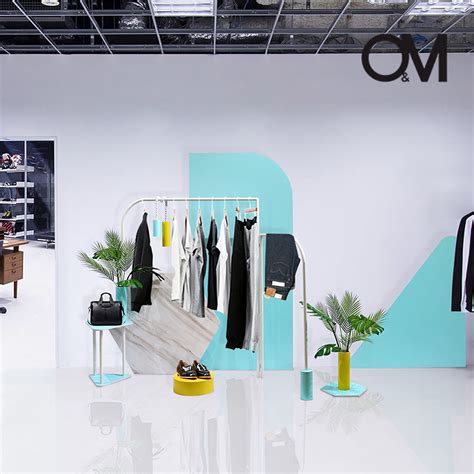 One Summer Fashion Window Display – OM Decoration – Window Display Props