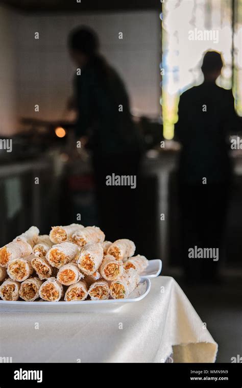 Chefs cooking hi-res stock photography and images - Alamy