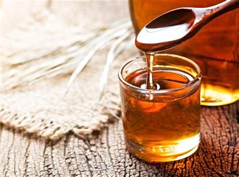 Molasses vs Maple Syrup Complete Guide | Treat Dreams