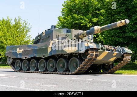Leopard 2A4 tank with camouflage paint Stock Photo - Alamy