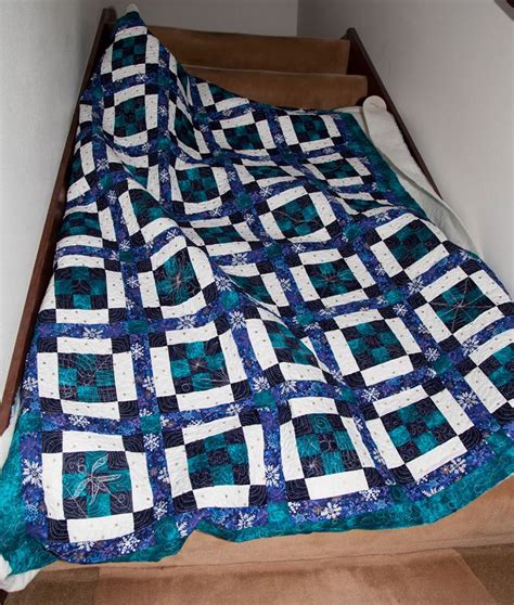 Image result for Quilt Patterns Using 3 Colors