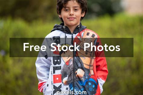 Kids Playing Roblox Photos, Download The BEST Free Kids Playing Roblox ...