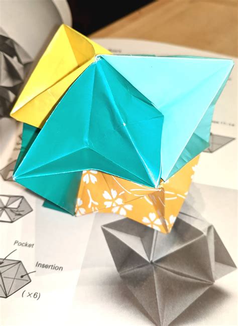 Origami: Cube from pyramid units by Tomoko Fuse