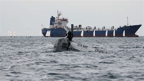 Survival Skills: Tips to Stop a Capsizing Boat - TheGearHunt