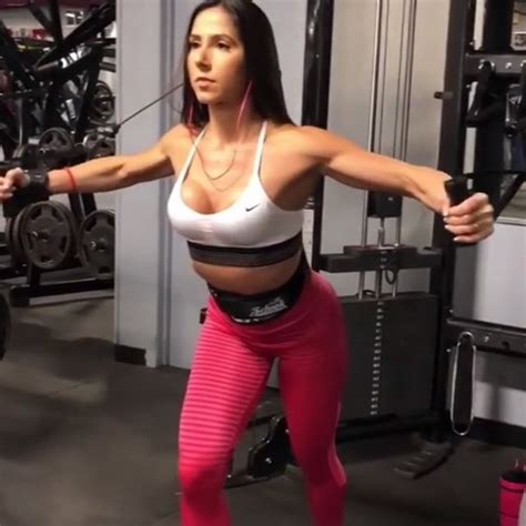 Cable Fly by 💖 P. - Exercise How-to - Skimble Workout Trainer