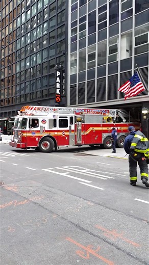 FDNY MIDTOWN HI-RISE Entire Crew At Quarters fdny firetrucks firefighters nyc | WestCoast Fire Media