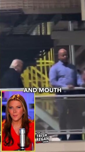 Did Trump Just Flip Off The Hecklers? 🤣