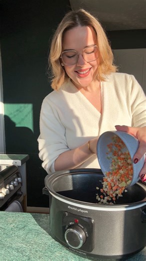 Jess Hawkins on Instagram: "RECIPE: Slow cooker Italian beef orzo 😌 📌 Don’t forget to SAVE this reel for when you’re wanting some easy comfort food ❤️ So honestly no time reminds me more of how much I love my slow cooker than January, as all I’m craving is easy comfort food 🫶🏼 It’s a one pan wonder as the orzo cooks directly in the slow cooker, the beef is super tender, and I can confirm it also makes great leftovers!! 🤤 And if you’re looking for more easy low calorie recipes like this you 