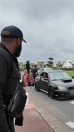 ✨Vous en pensez quoi vous ? Super rencontre avec Quentin et sa magnifique Subaru Impreza STI 8 noire 🖤 Un bijou 🤩 La vidéo complète est sur YouTube alors vas-y maintenant au lieu de scroller bêtement 😘 (lien en bio) #subaru #passion #motivation #aguerrietauthentique #youtube
