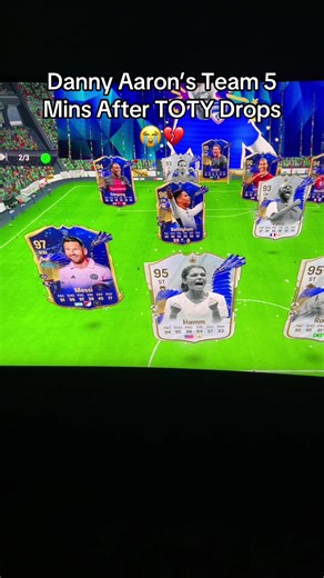 Danny Aarons Reacts to TOTY Drops in FIFA 26