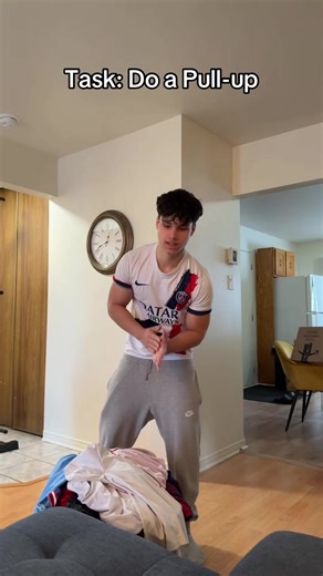 The camera man 🤔 @takimthetwin #taskchallenge #risetwins #pullup #challenge #task