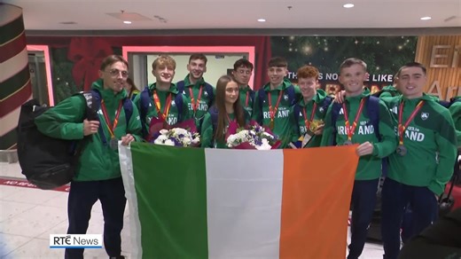 The Ireland European Cross Country Championships team were laden down with medals at they returned to Dublin airport to a heroes welcome after a hugely successful trip to Portugal. | RTÉ Sport