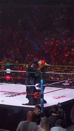 El Hijo del Vikingo knows how to make an entrance 🔥 #GuerraDeTitanes | WWE