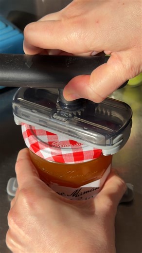 Open jars in seconds 👌✨ Shop: https://soyummy.com/affiliation/redirect?store=us&storefront=AEHWP265LPLEI3VLGYKPHGOVIGYQ/list/3W05V31NG8XRZ | So Yummy