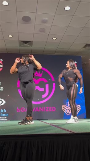 #MsOlympia @ifbbpronataliacoelho 2026 Annual Women’s Workshop - demonstrating the poses of Women’s Physique and Women’s Bodybuilding on stage to over 500 incredible women in person live-stream to all fans of our sport worldwide. ⭕️Moderator & Pro Staff Speakers/Contributors: ⭕️ @mzprettymuscle 🤍 @vytamin_c 🤍@ifbbpronataliacoelho Credit @drnataliacoelho Português: 🇧🇷 #MsOlympia @ifbbpronataliacoelho Workshop Anual Feminino da NPC 2026 - demonstrando as poses das categorias Women's Physique e 