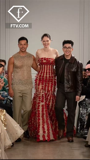 Admire the spring/summer 2026 debut haute couture collection of Phan Huy unveiled at Paris Fashion Week! Founded in 2023 by Creative Director Phan Huy and stylist Steven Doan, the house is built upon the principles of craftsmanship, cultural dialogue, and modern beauty. The brand merges historical references with refined artisanal techniques to elevate Vietnamese heritage through a contemporary lens. This Paris debut reflects the brand’s evolution and represents a formal commitment to the highes