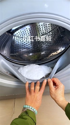 Deep clean your washing machine & remove smells! #cleaninghacks #reallifehacks #diy