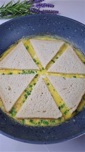 Cheesy Toast Recipe! Quick & Easy #shorts #eggs #breakfastideas #breakfast