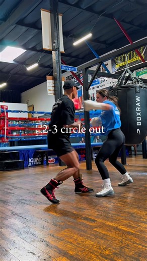Jessica Evans on Instagram: "BOXING FOOTWORK DRILL Just as promised, here is our footwork drill broken down so you can save/share and give a try! Remember, boxing starts from the ground up and learning those fundamentals is essential. Comment ‘PROGRAMS’ if you want to receive our boxing programs where we teach you how to move just like this! 🥊"
